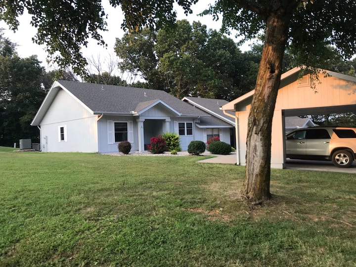 Quiet Townhome- “Back 40” Bike Trails/golf/hike - Bella Vista, AR