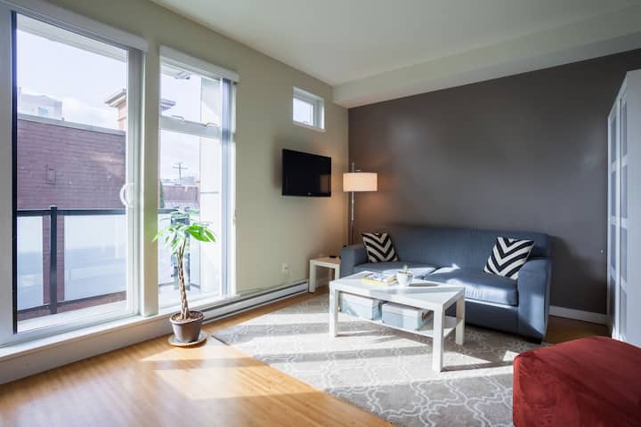 Bright, Modern, Studio Condo In Downtown Victoria - Saanich