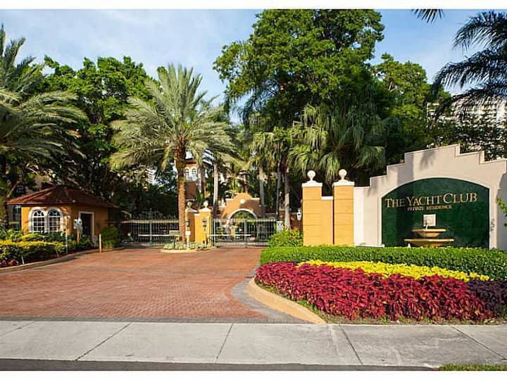 Yacht Club At Aventura  Spacious 2 Bed\/2 Bath Apt. Nice Amenities Great Location - Aventura, FL