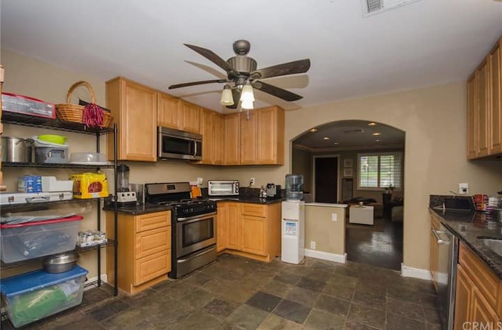 Cozy Snow Kingdom 40% Off Monthly Stay - Loma Linda, CA