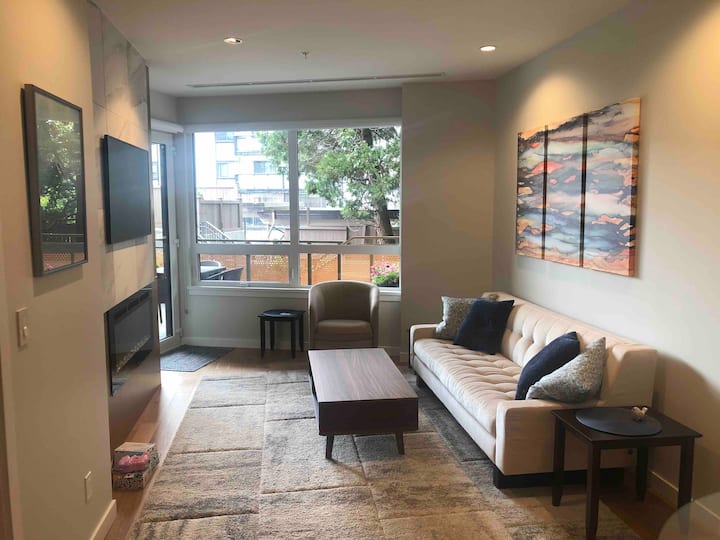 Luxury Condo With Fireplace - Victoria