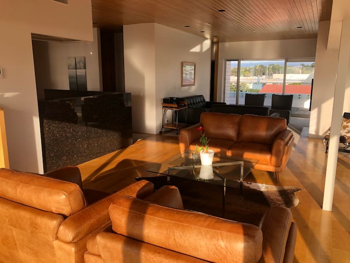 Penthouse Living At Its Best - New Plymouth