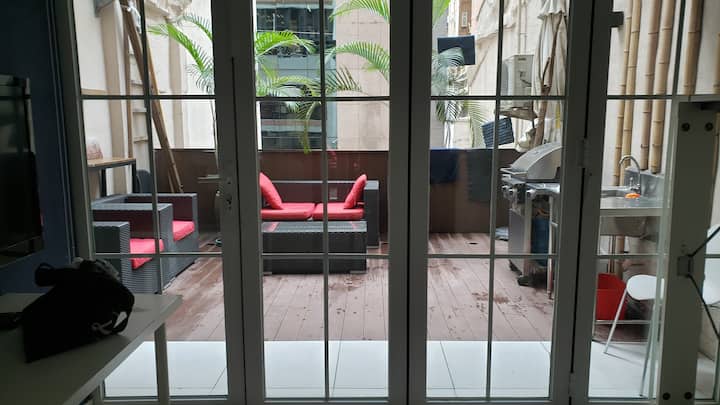 185 Entire Flat W. Ensuit Bedroom Cozy Terrace - Sheung Wan