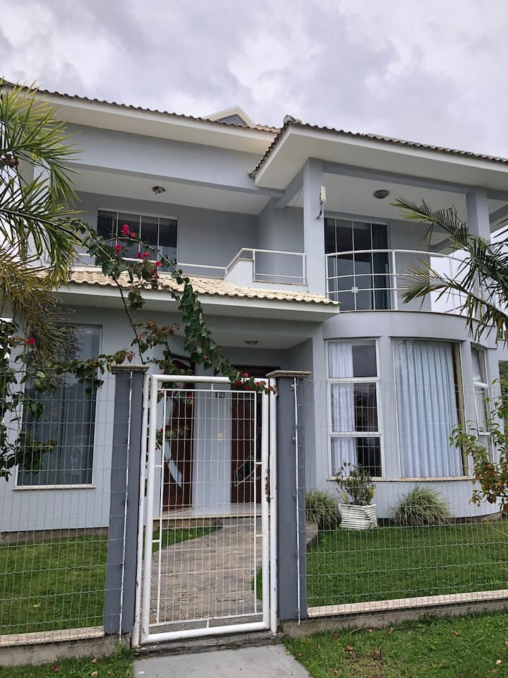 Casa Dois Andares Com Piscina - Praia De Palmas - Governador Celso Ramos