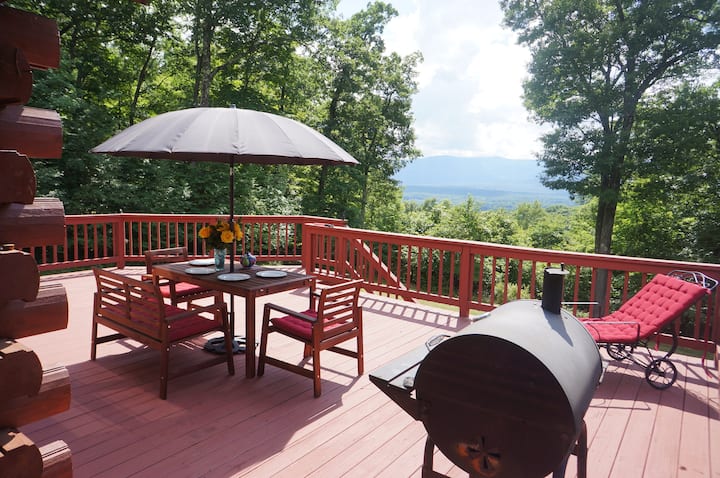 Catskills Log Home, Stunning Mountain Views - Catskill, NY