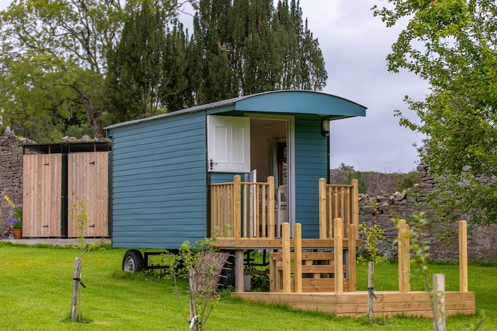 Romantic Shepherd's Hut On Organic Farm - County Offaly