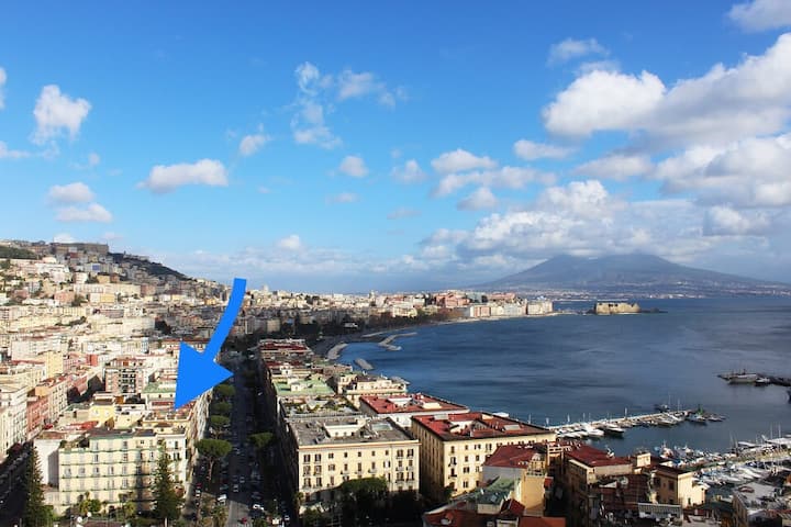 Peek-a-boo Seaview Apartment  (Steps To Sea!) - Naples
