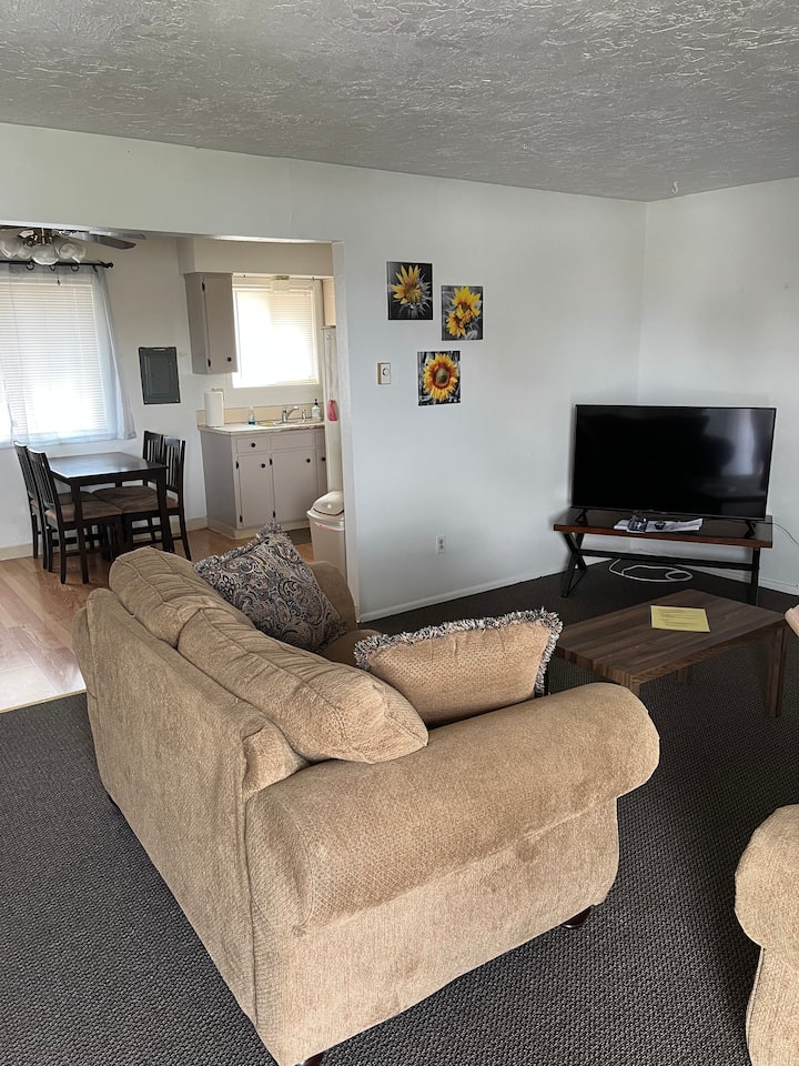 Comfy, Home-away-from Home, 2 Bedroom Apartment - Idaho Falls, ID