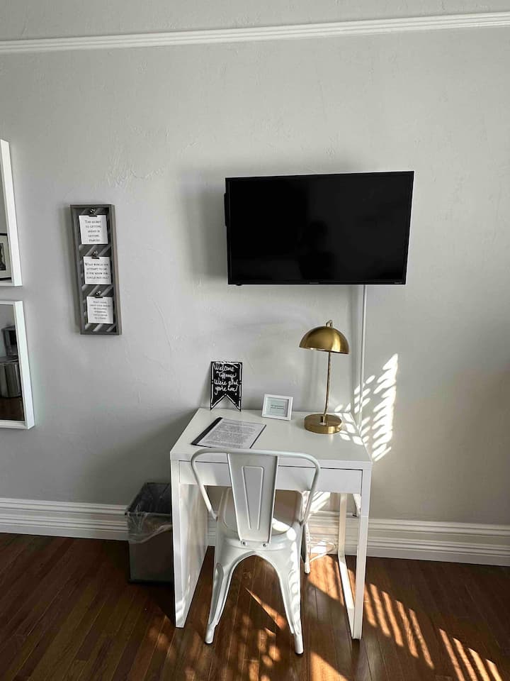 Stunning Traveling Professionals Studios Midtown - Reno, NV