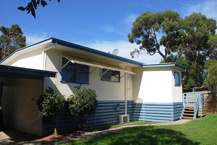 Cosy Retreat Near Phillip Island & Walk Town Pub - Inverloch