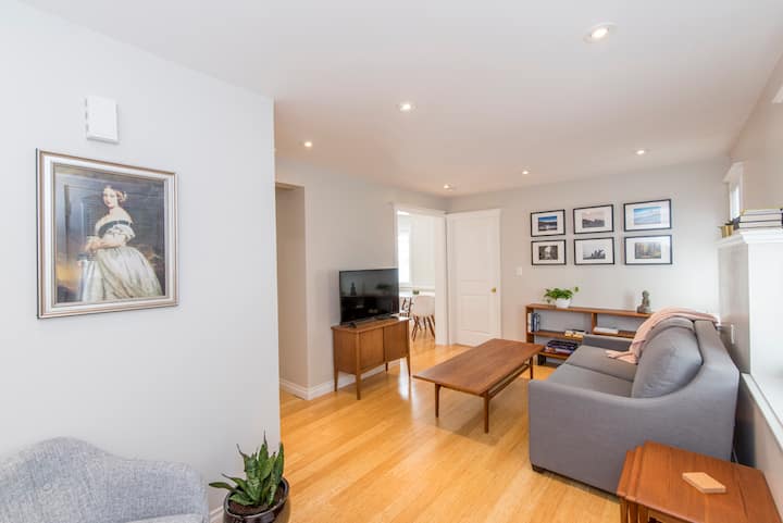 Bright Suite In Historic Home - No Cleaning Fee - Victoria