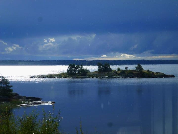2 Charmiga Hus - Finaste Läget, Ostört, Sjötomt ! - Åmål