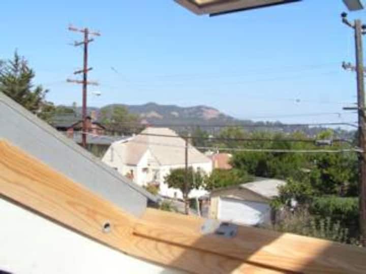 Eagles Nest: Bay/mountain Views. A Cozy Penthouse. - San Rafael, CA