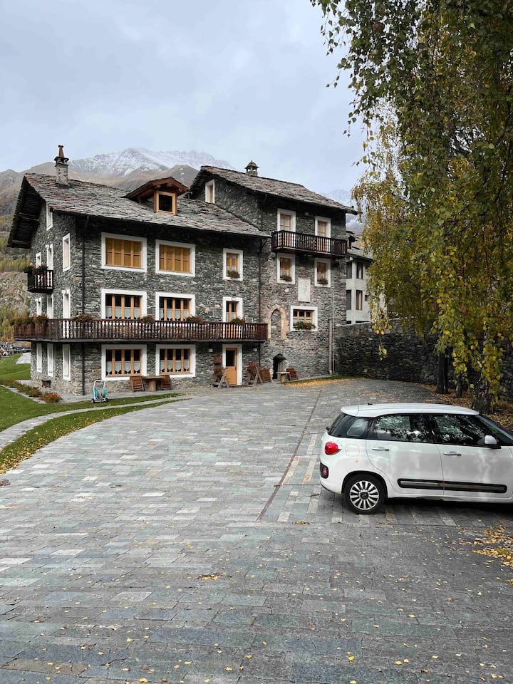 Grazioso  Bilocale In Centro Cogne Con Posto Auto - Gran Paradiso