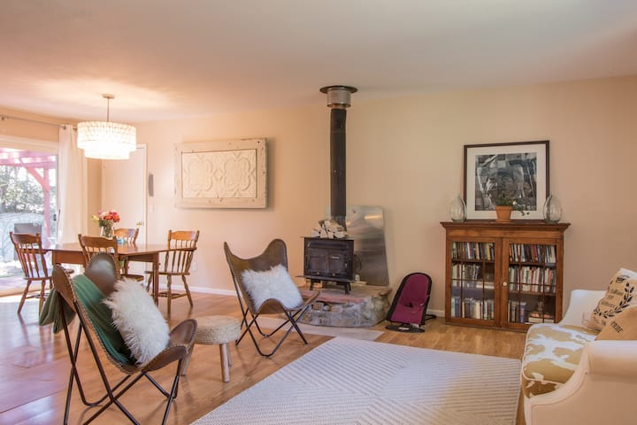 Light Filled Family Retreat! - Longmont, CO