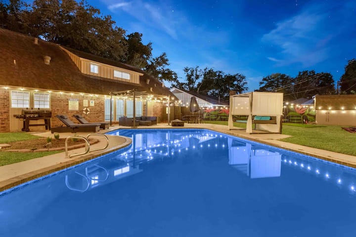 The Whimsy Retreat*amazing Pool*5brs*houston Prime - Houston, TX