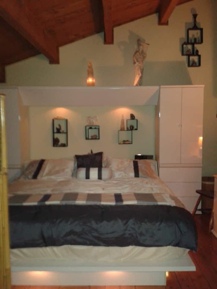 Grande Chambre Avec Lit King Et Luminosité - Sutton