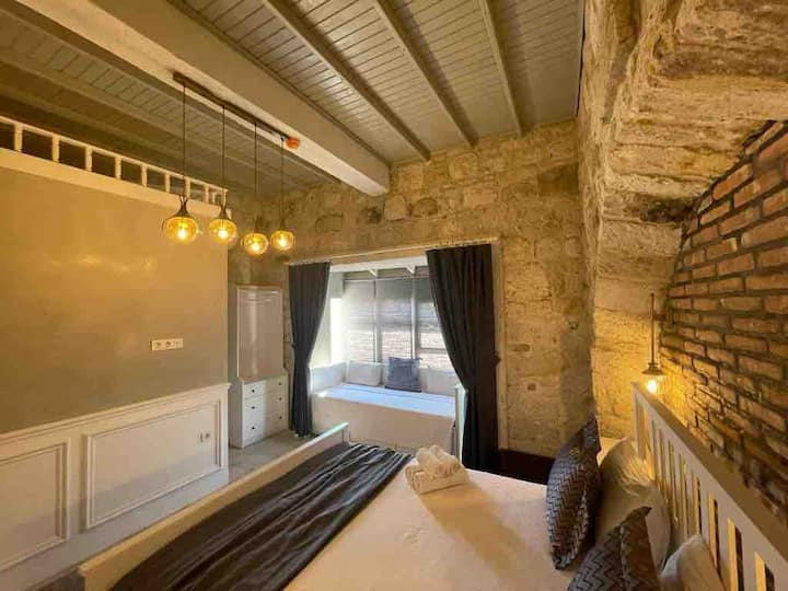 4 Adet Suitten Oluşan Alaçatı Köyiçinde Butik Otel - Çeşme