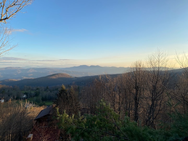 Mountain Escape*views*deck*spa*gameroom*ski*trails - Beech Mountain, NC
