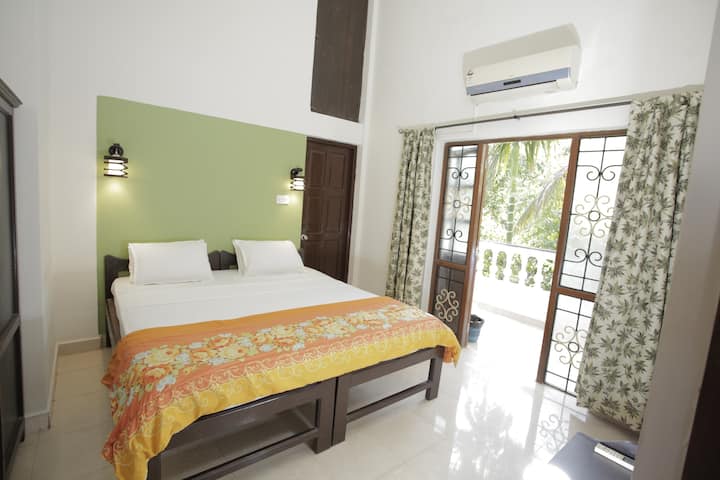 Stunning Homestay Near Candolim And Fort Aguada - Goa