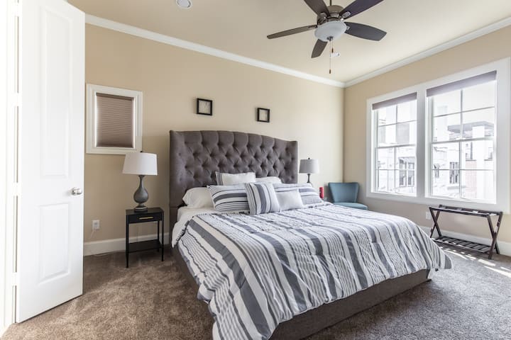 Villa Italia In Dallas, Private Rooftop, 4 Beds... - 어빙