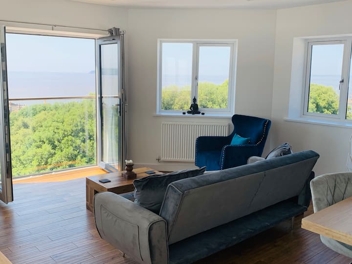 Modern Top Floor Apartment With Panoramic Sea View - Weston-super-Mare