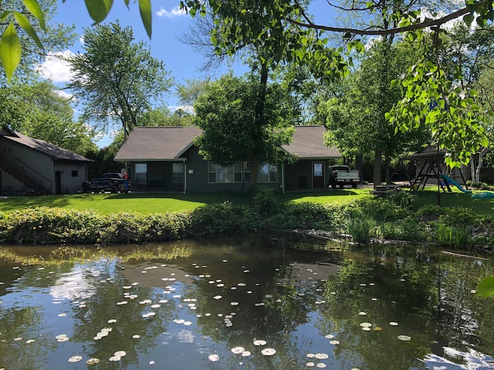 Welcome To Snug Harbor-on Lake Due E Of Runway 27! - Oshkosh, WI