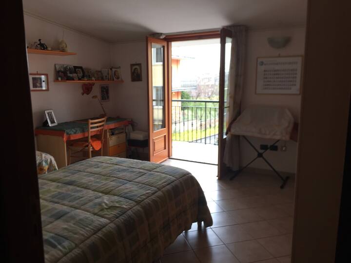 Two Bright Rooms In A Great House - Nola