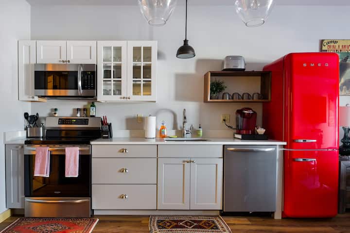 Sunny Studio Escape – Steps From Mirror Lake! - Lake Placid, NY