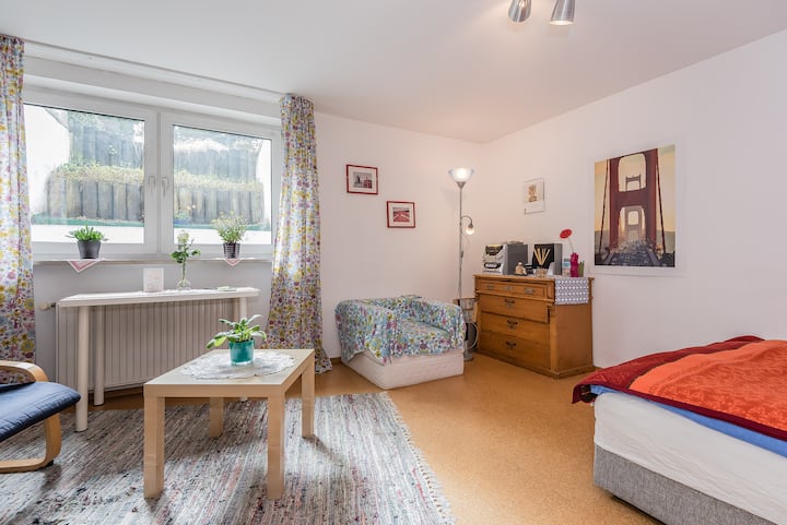 Beautiful, Separate Basement Apartment - Munich
