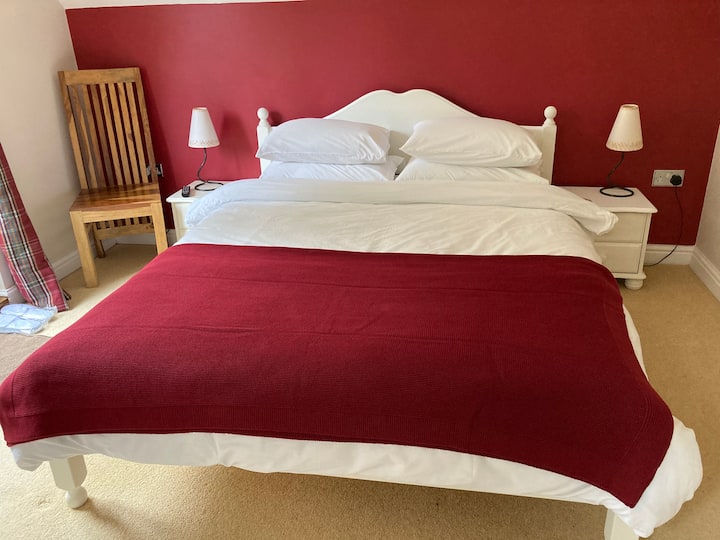 Self Contained  En-suite Room 1 - Private Access - Stroud