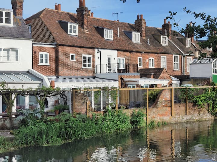 Dragonfly Cottage - Riverside Calm In The Old City - Canterbury