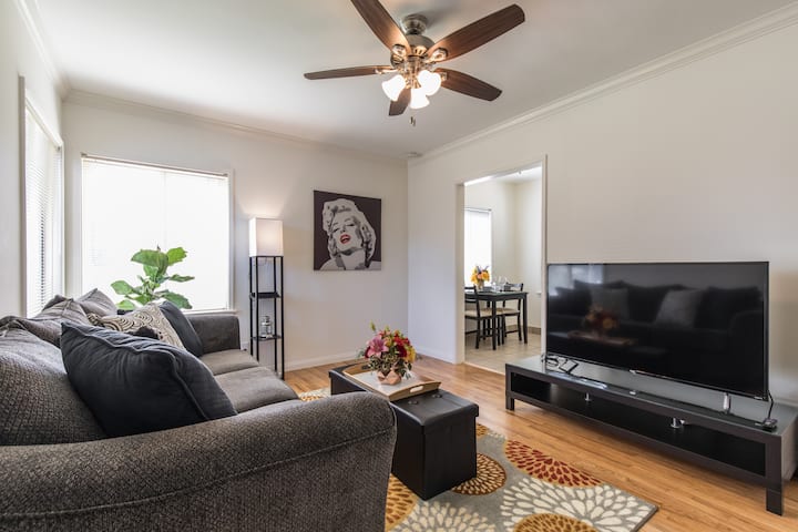 Cozy Cottage - Full Kitchen & At-home Comfort - Burbank, CA