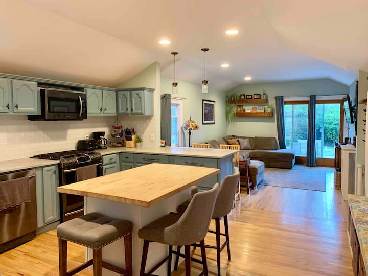 3 Blocks To Downtown Saratoga: 4br House - Saratoga Springs, NY