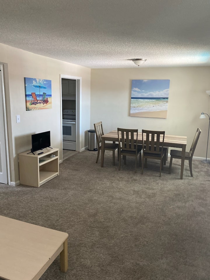 2 Bedroom Condo Located In Mid-town Oc With A Pool - Ocean City, MD