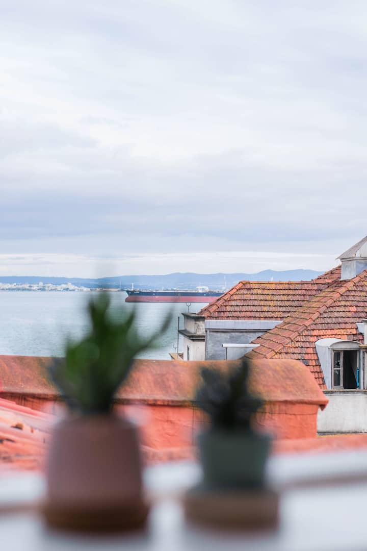 Alfama Refuge - With River View - Lisbon