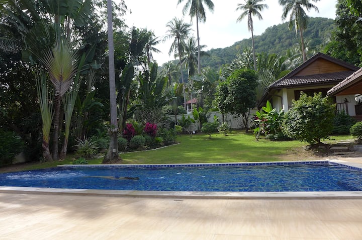 Private Bungalow With Garden & Pool - 사무이섬
