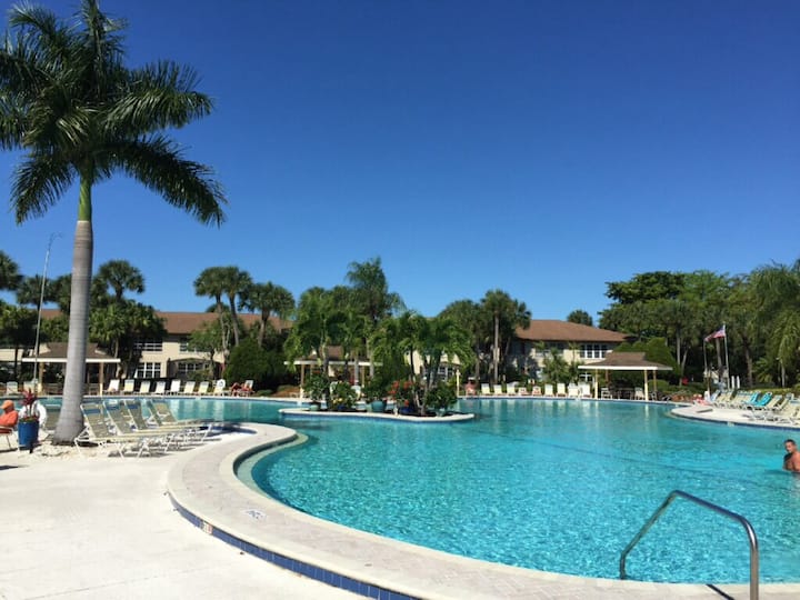 Cozy And Modern Beautiful Condo Naples Winterpark - Naples, FL