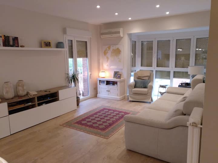 Piso Céntrico
2 Hab. 2 Baños
4 Camas
Parking Free - Logroño
