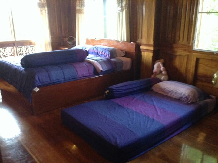 Ruen Ailada Guest Home- เรือนไอลดาเกสต์โฮม - Buri Ram