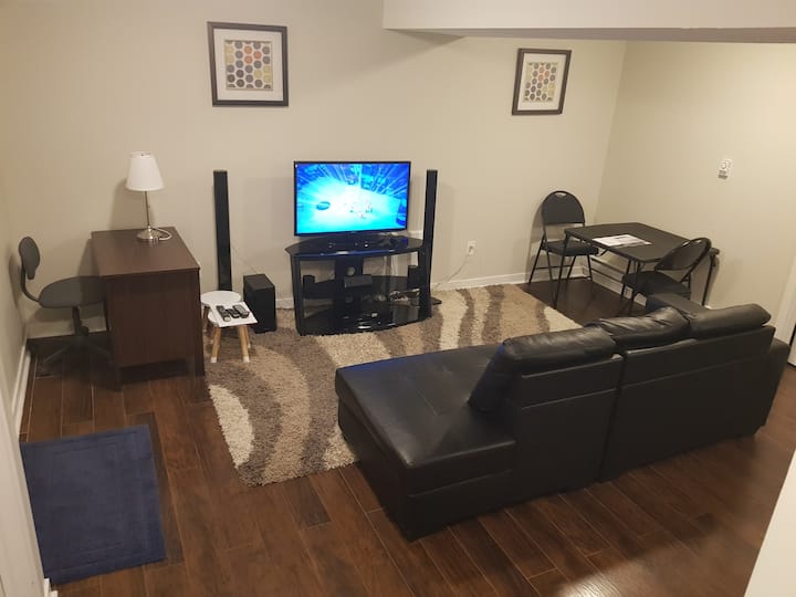Gorgeous 2 Bedroom Family Friendly Secondary Suite - Calgary