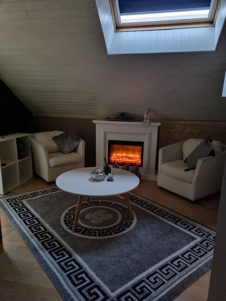 Chambre Dans Un Cadre Familiale - Virton