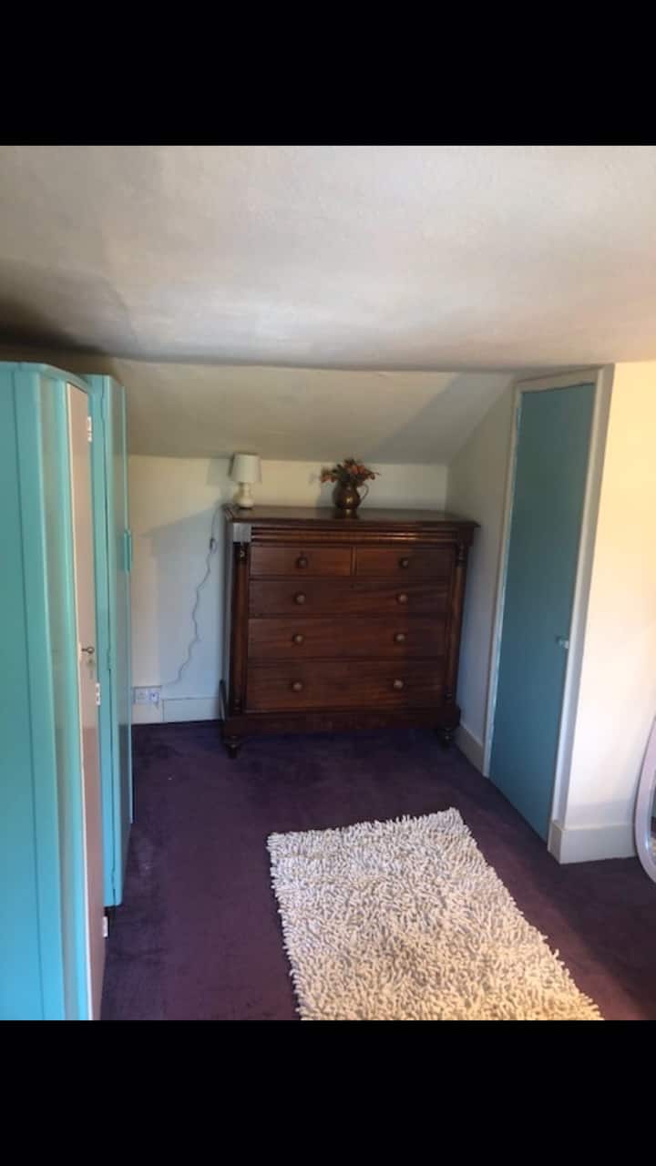 Room To Let Medium/ Long Term Let - Welshpool