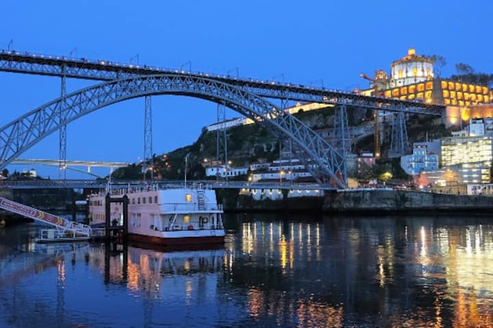 Belo Apartamento Em Gaia A 100 Metros Do Porto - Madalena