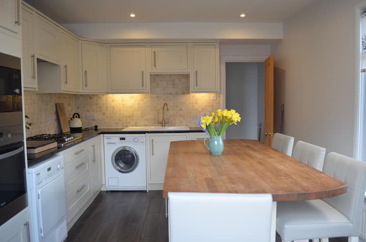 Ideal Contract Workers. 3 Bedrooms. Large Kitchen - Brighton and Hove