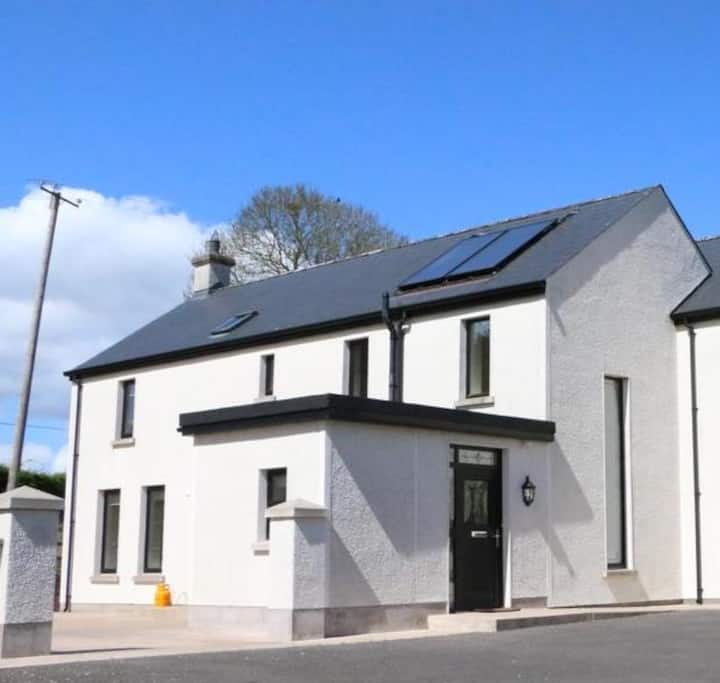 Emy Lake Apartment - Near Glaslough Castle - Monaghan