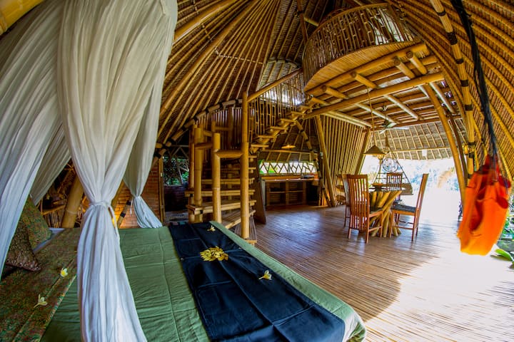 Unique Opera Bamboo House With Green Grass Views - Ubud
