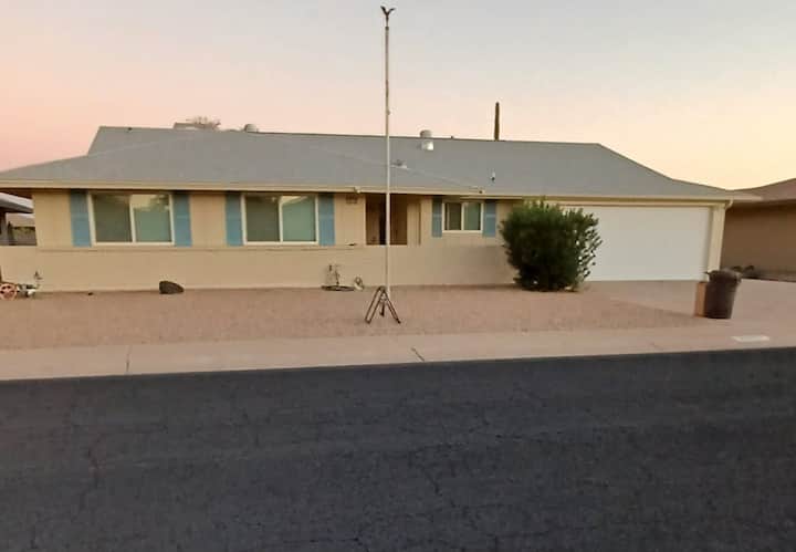 Spacious 3 Bedroom Home In Age Restricted Sun City - Sun City, AZ
