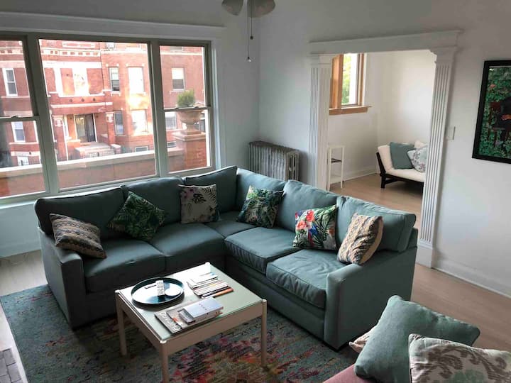 Beautiful European Apartment - Chicago, IL