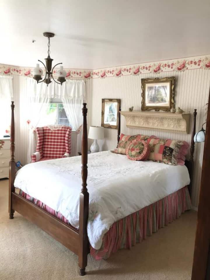 The English Rambling Rose Suite -Marina Street Inn - Cayucos, CA